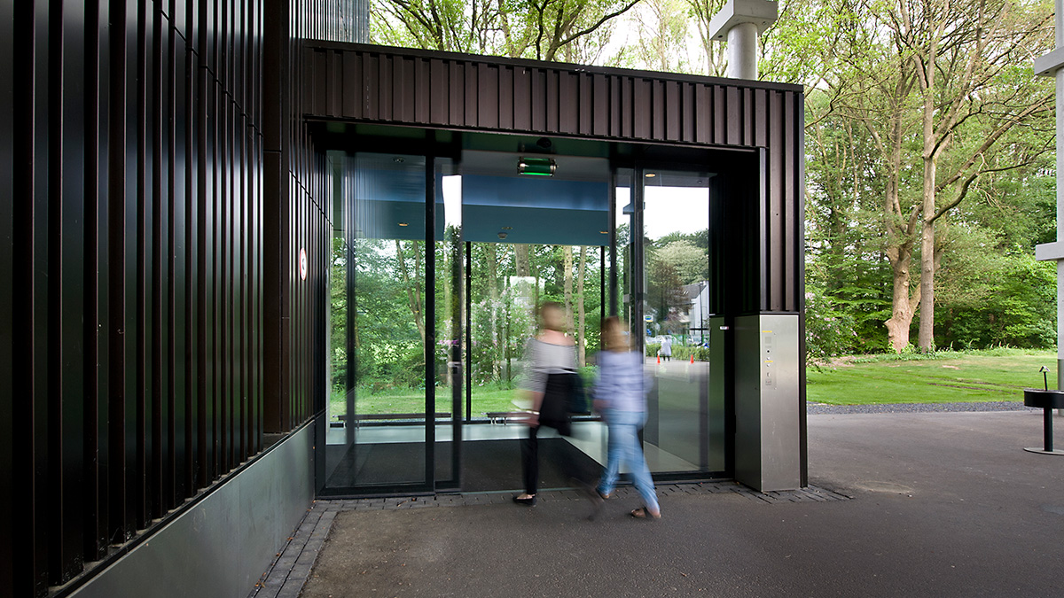 Automatic doors save energy and boost sustainability | ASSA ABLOY